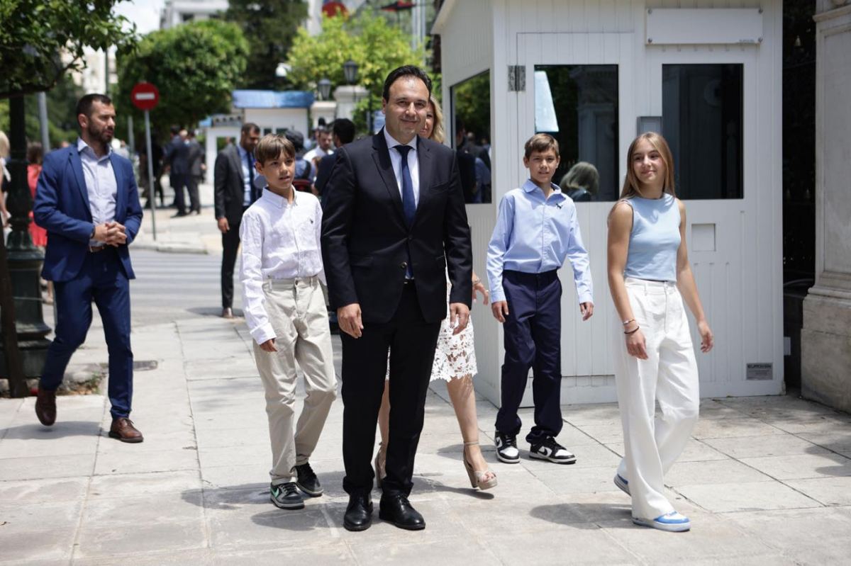 Ορκίστηκαν οι δυο Τρικαλινοί υπουργοί Κώστας Σκρέκας και Δημήτρης ...