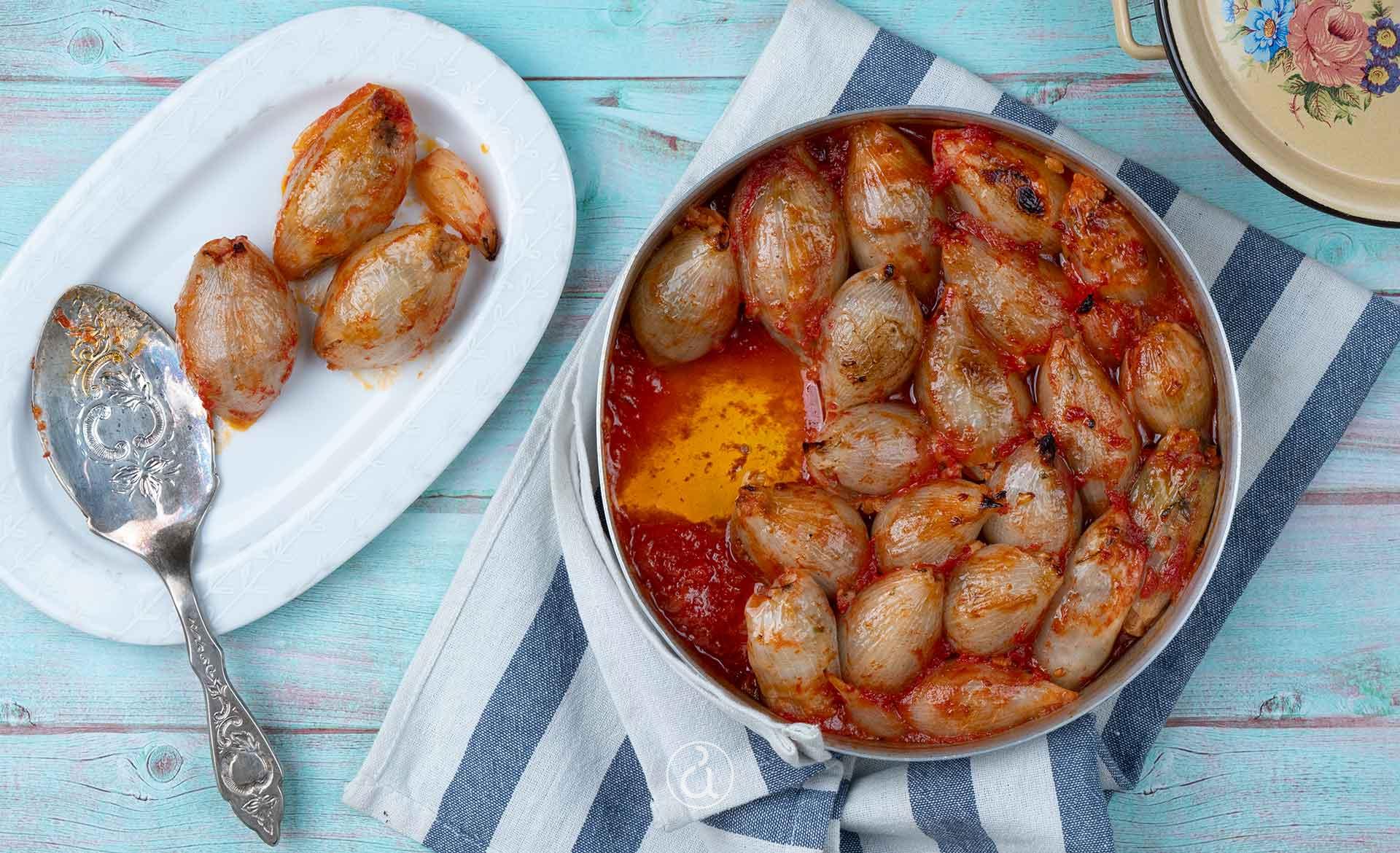 Πεντανόστιμα γεμιστά κρεμμύδια από την Αργυρώ Μπαρμπαρίγου - Trikala Day