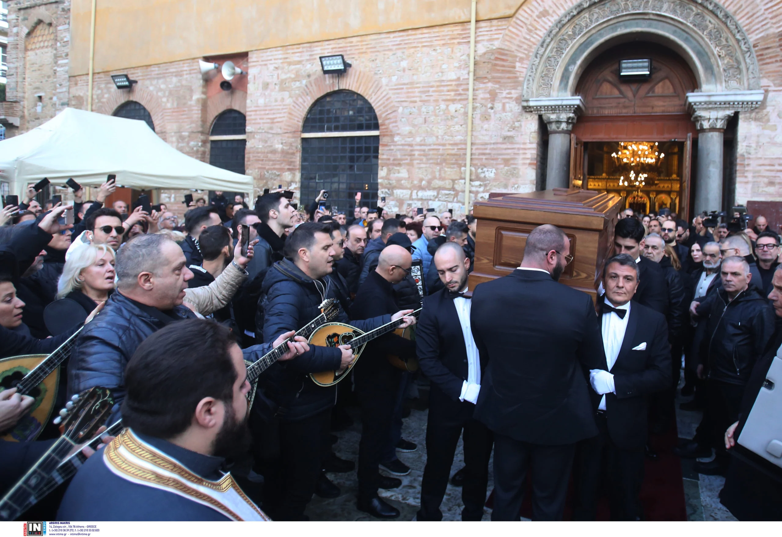 Βασίλης Καρράς: Με «Νύχτα ξελογιάστρα» το ξεχωριστό «αντίο» της μπάντας ...